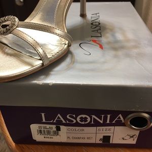 Lasonia | Shoes | Lasonia Metallic Silver Rhinestone Medium Heels 8m ...